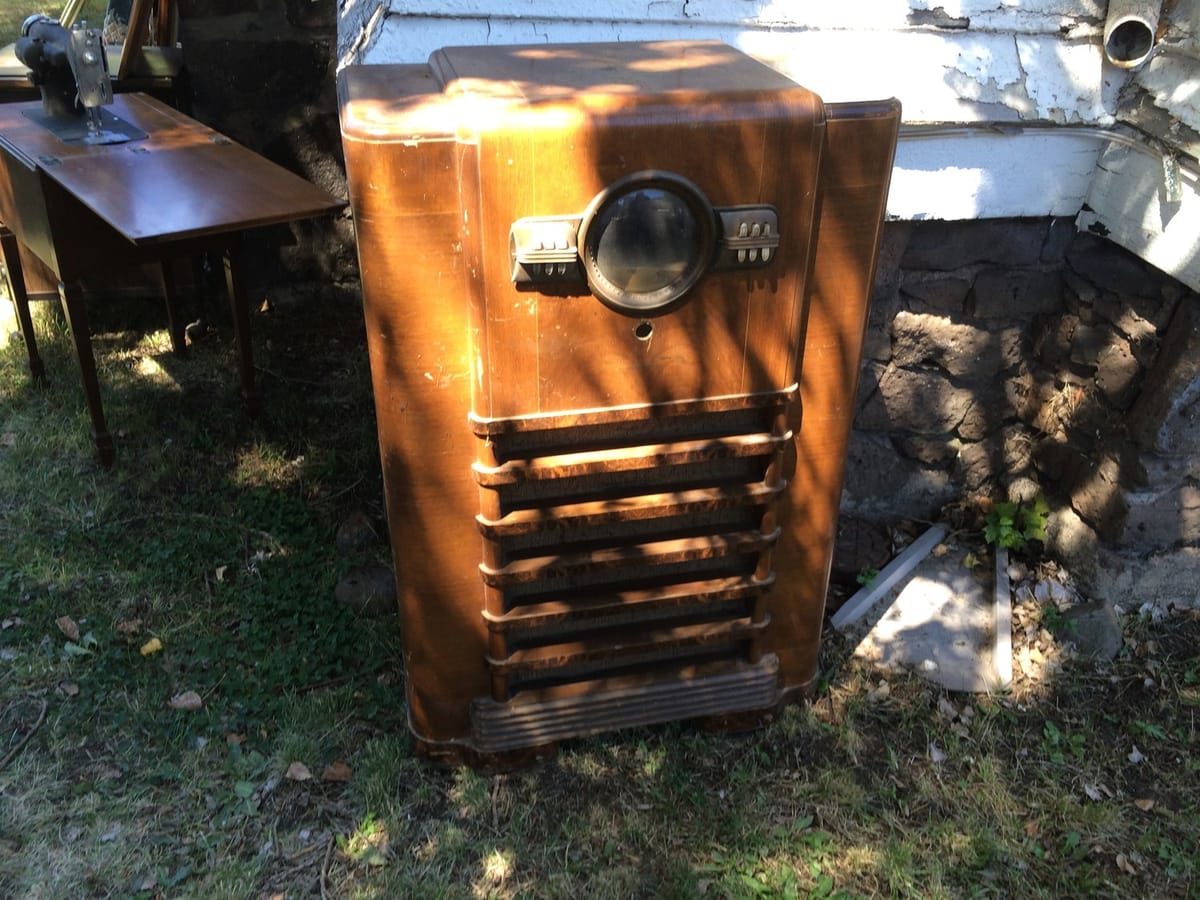 How to turn a Vintage Zenith Radio Cabinet into a Lighted Bar — With ...